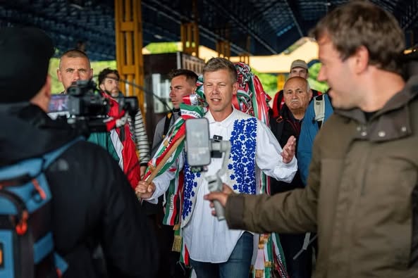 Liderul opoziției din Ungaria, Péter Magyar, a ajuns pe jos la Oradea ...